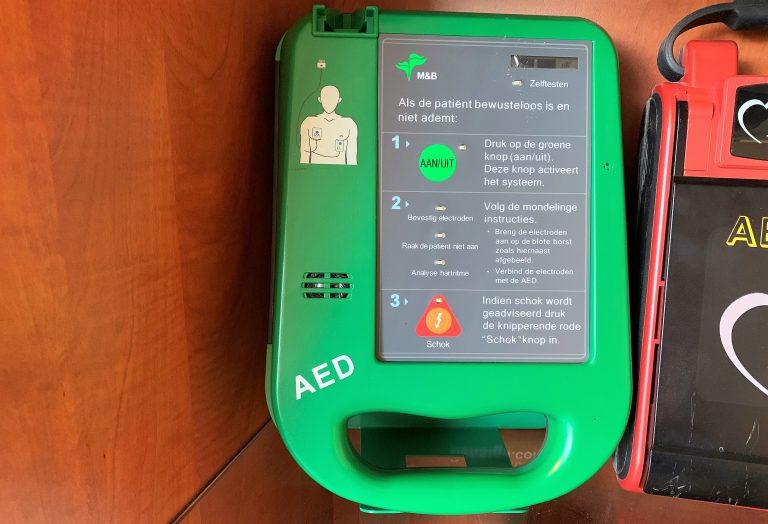 The AED 7000 - M&B Electronics - AED Museum